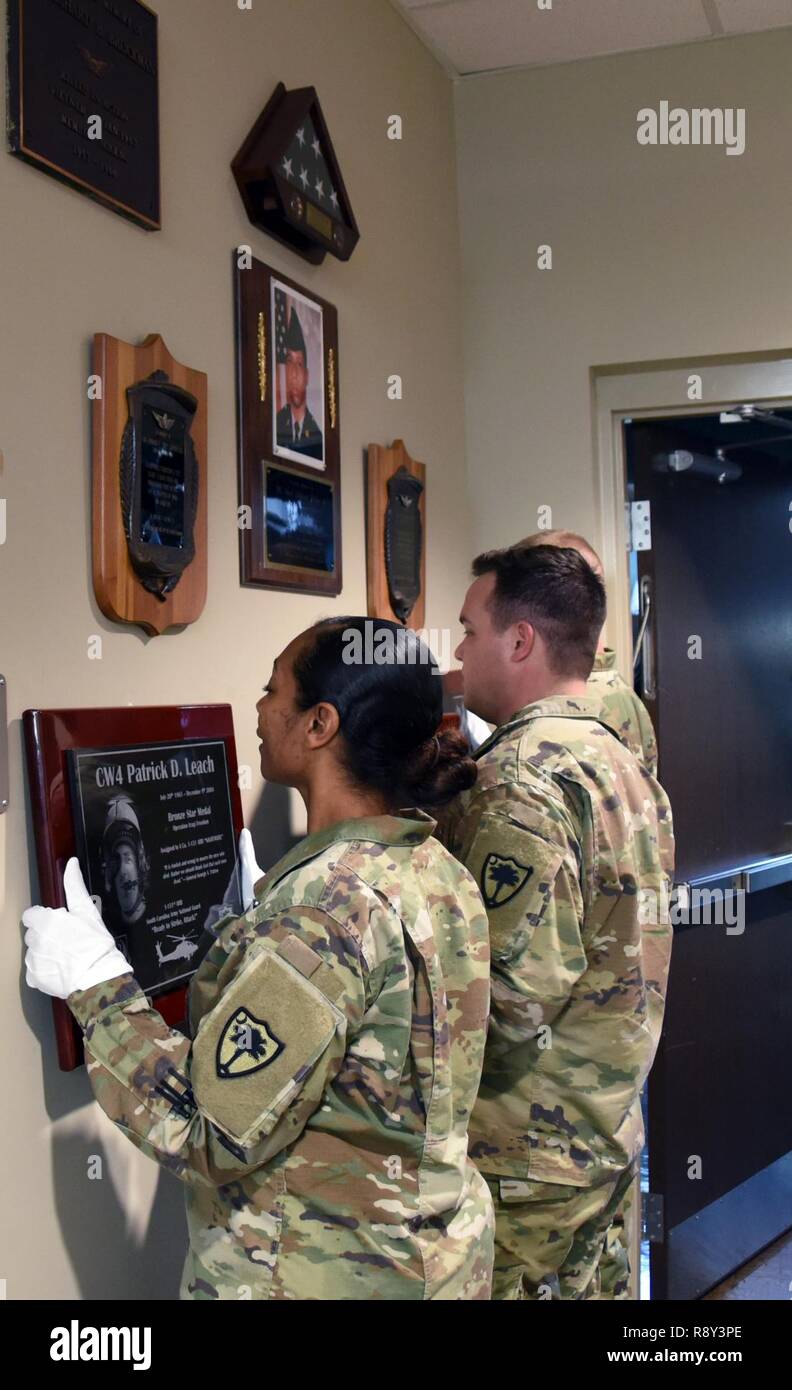 Soldiers hang the plaques dedicated to three fallen Soldiers on the ...