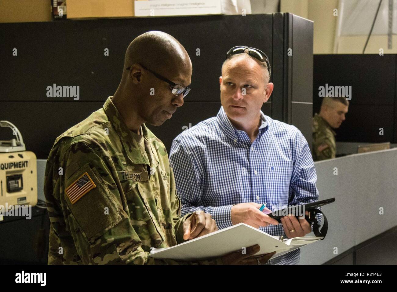 Army award maintenance excellence hi-res stock photography and images ...