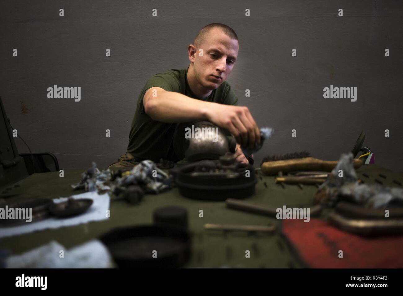 120mm mortar system hi-res stock photography and images - Alamy