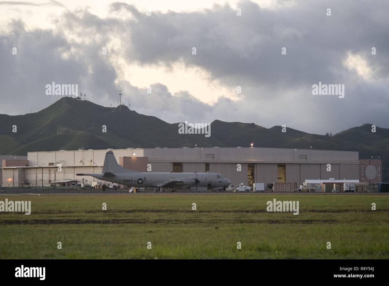 U s navy p 3 orion anti submarine hi-res stock photography and images ...