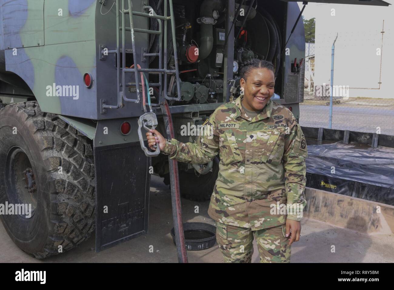 Military fueling system hi-res stock photography and images - Alamy