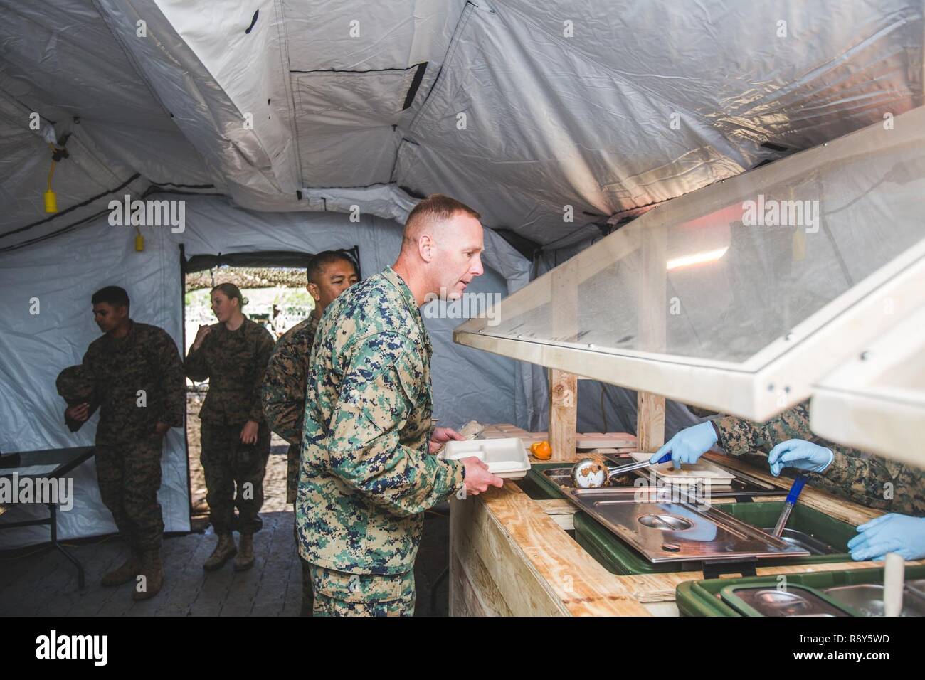 1st Marine Logistics Group, Headquarters Regiment, Food Service Company ...