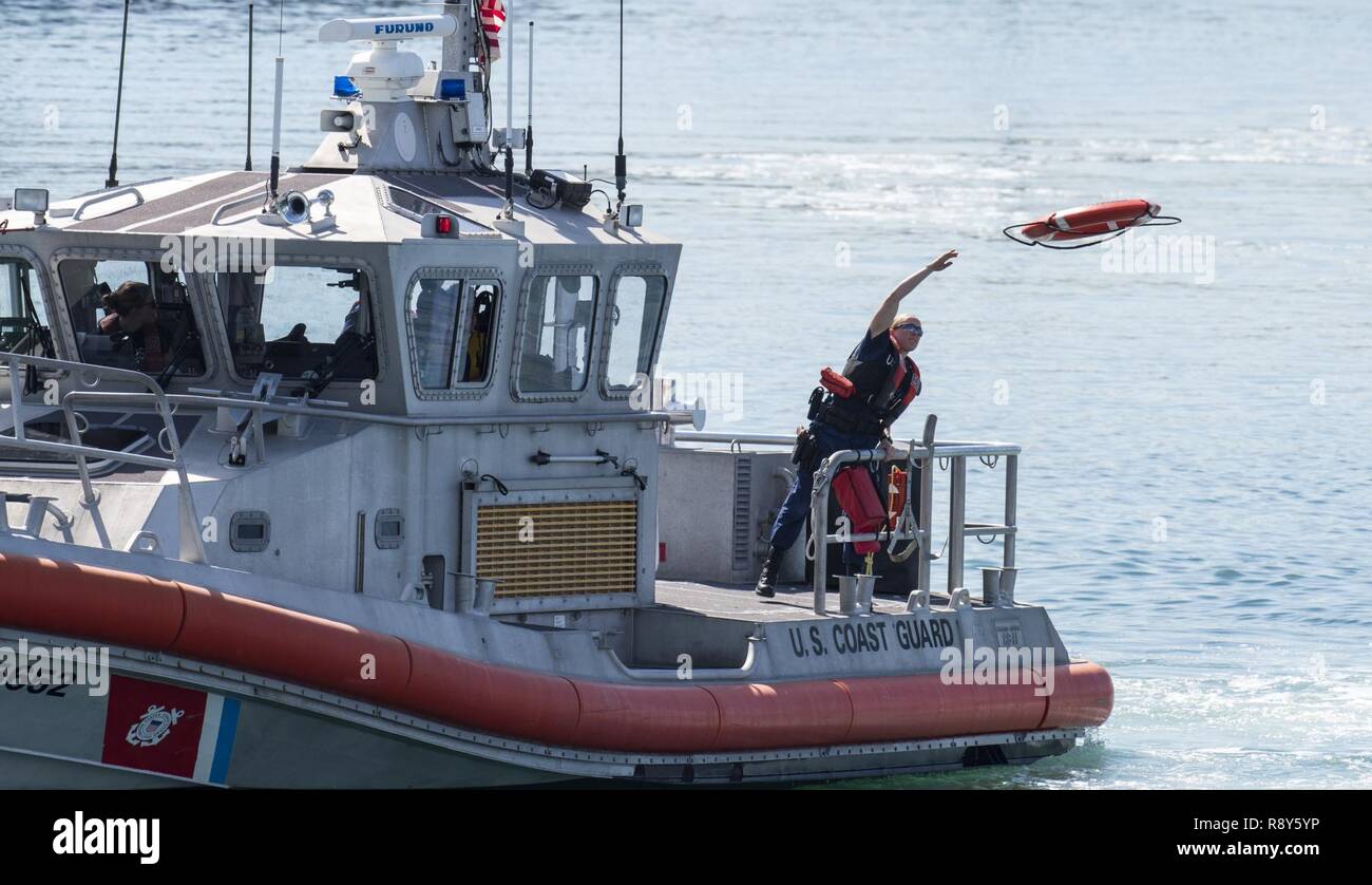 Port of los angeles police hi-res stock photography and images - Alamy