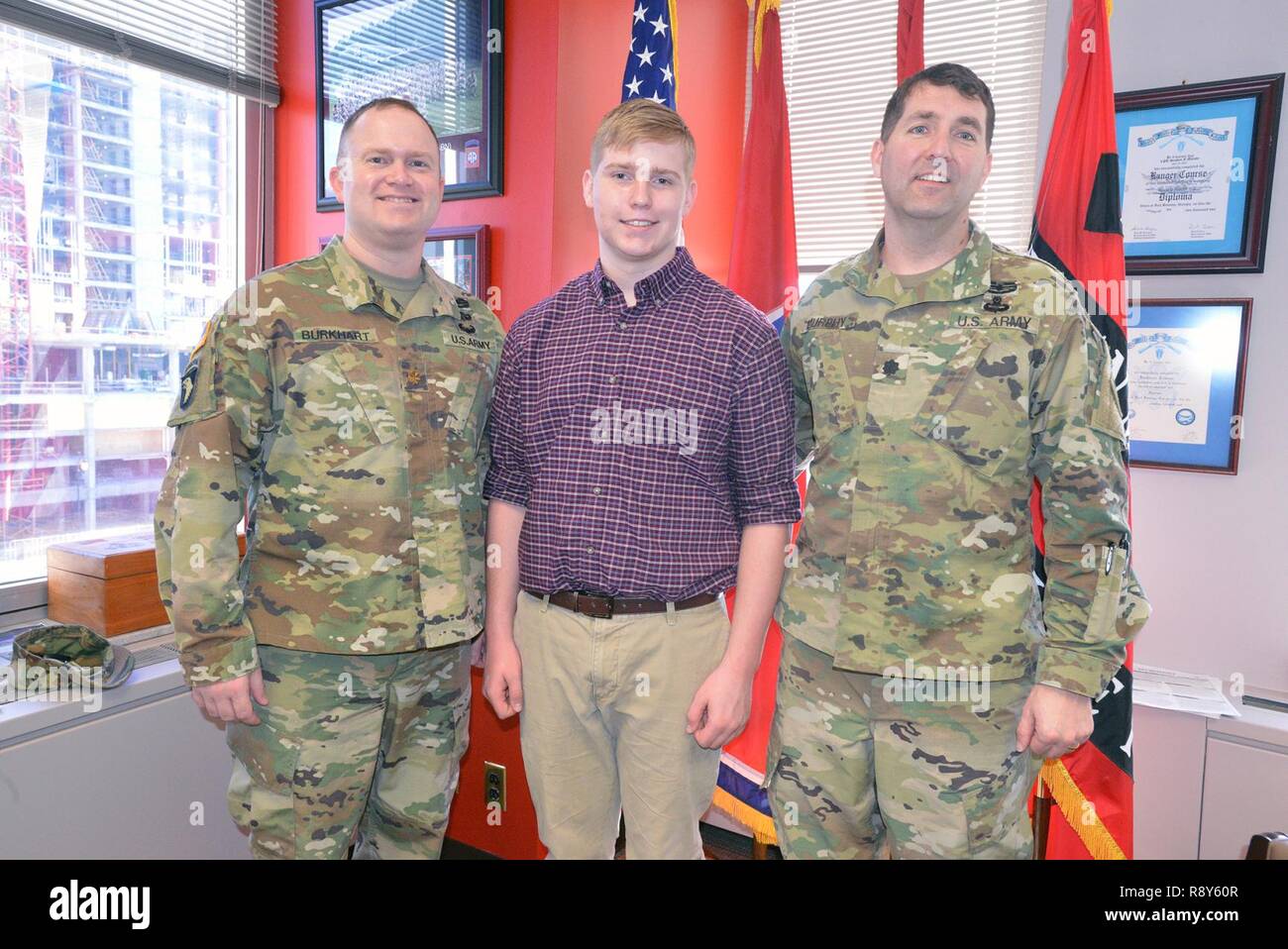 Maj. Christopher Burkhart, Nashville District deputy commander (left ...