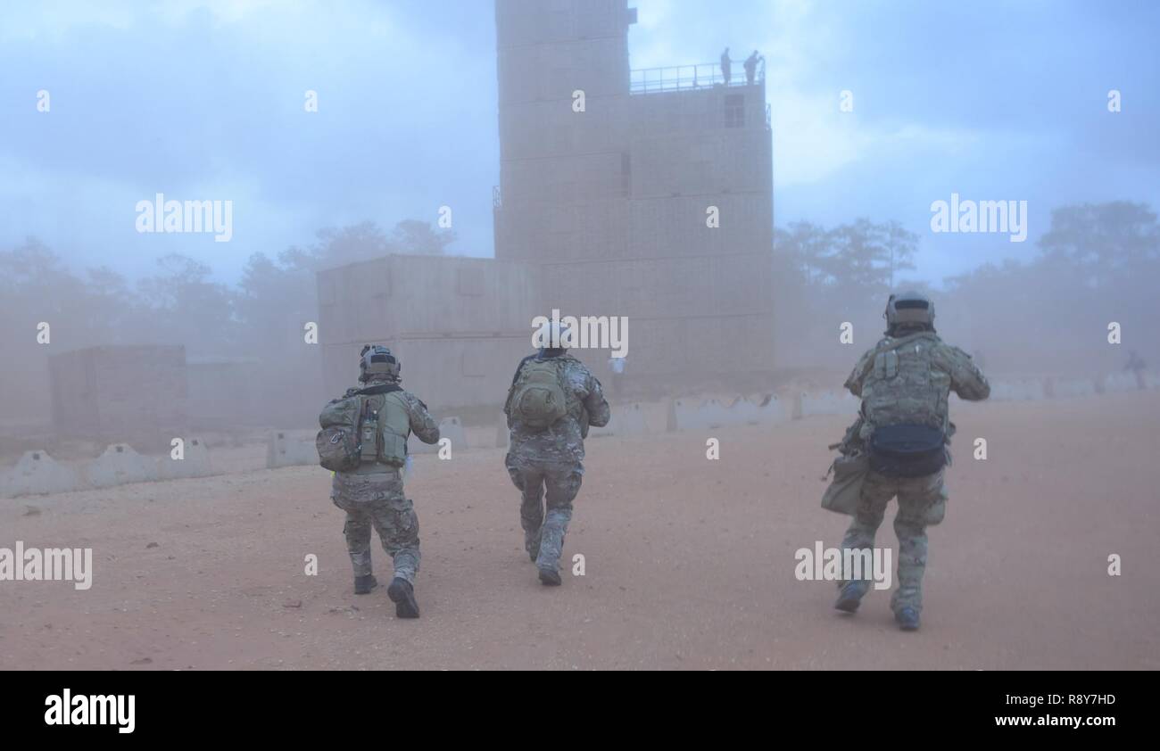 U.S. Soldiers assigned to the 7th Special Forces Group conduct urban ...