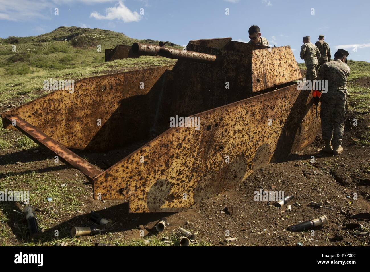 MARINE CORPS BASE HAWAII – Marines with Explosive Ordnance Disposal of ...