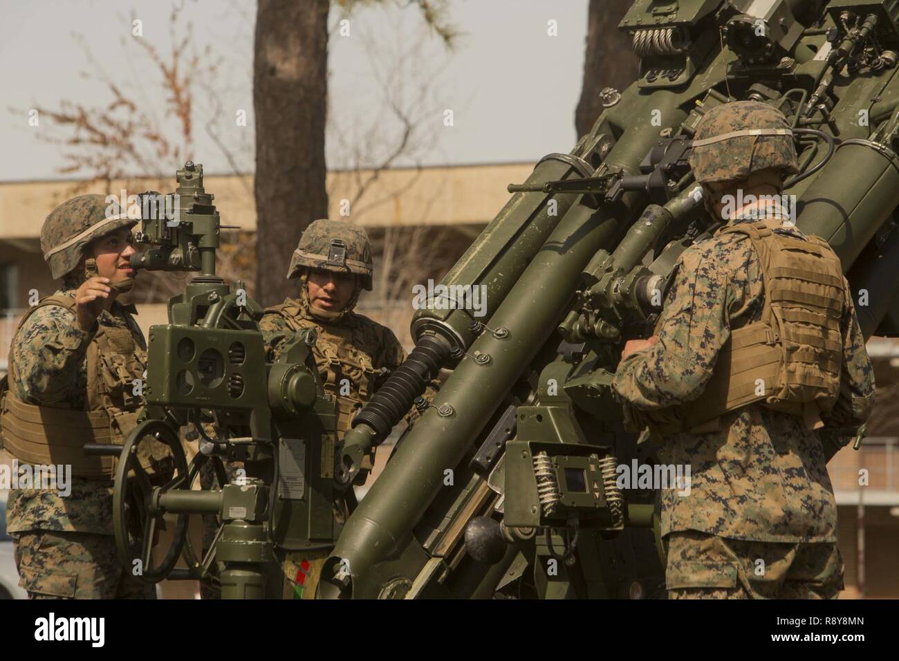 Marines familiarize themselves with a M777 howitzer during a gunner and ...