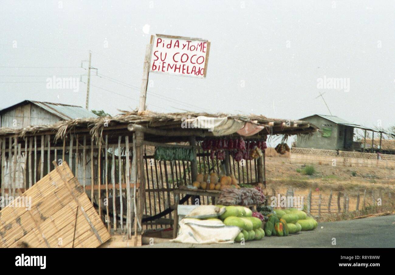 mini market hut Stock Photo - Alamy