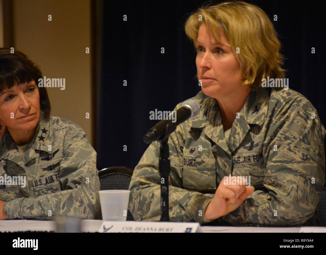 Col deanna burt hi-res stock photography and images - Alamy
