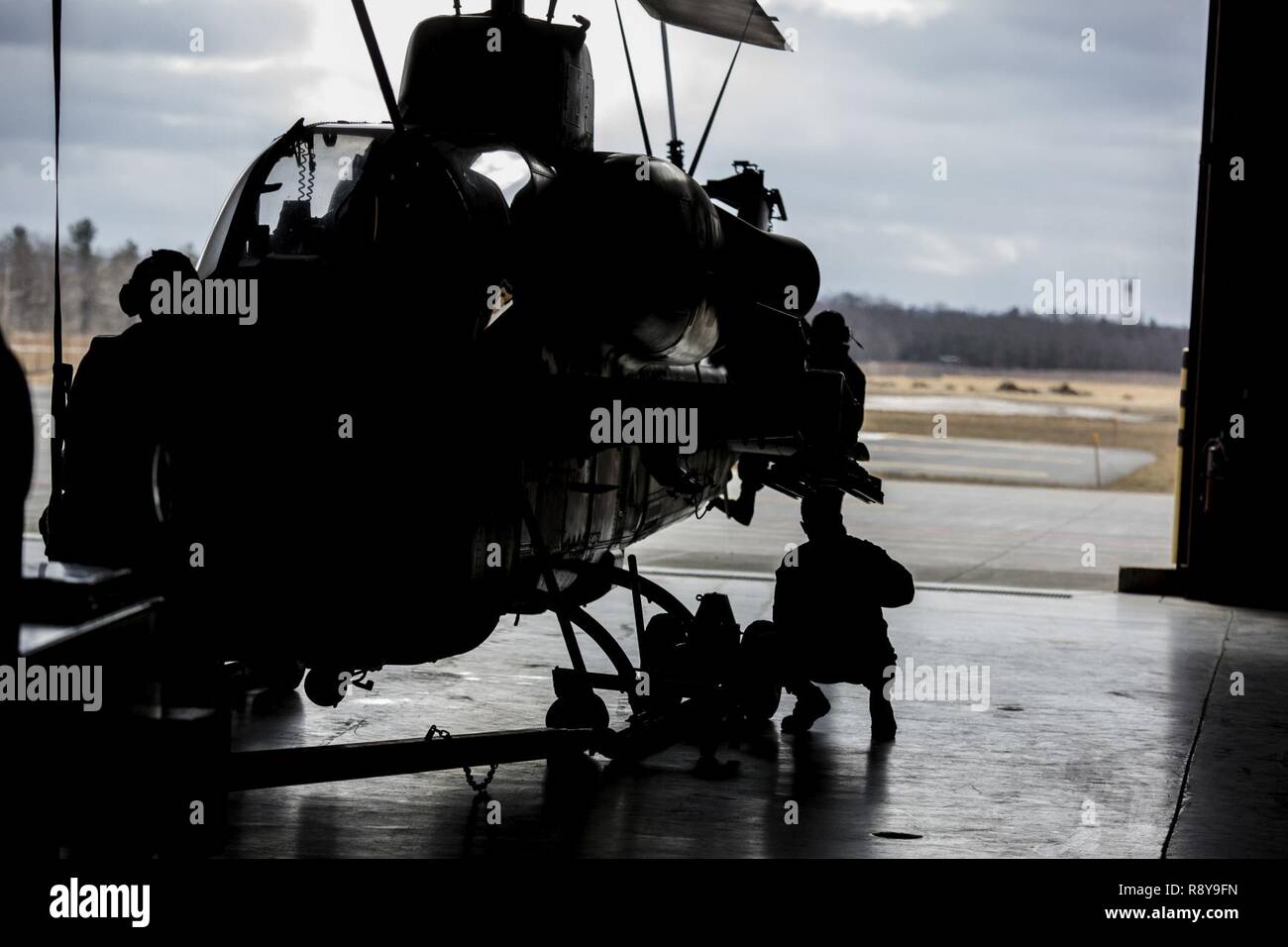 U.S. Marines with Marine Light Attack Helicopter Squadron (HMLA) 269 ...