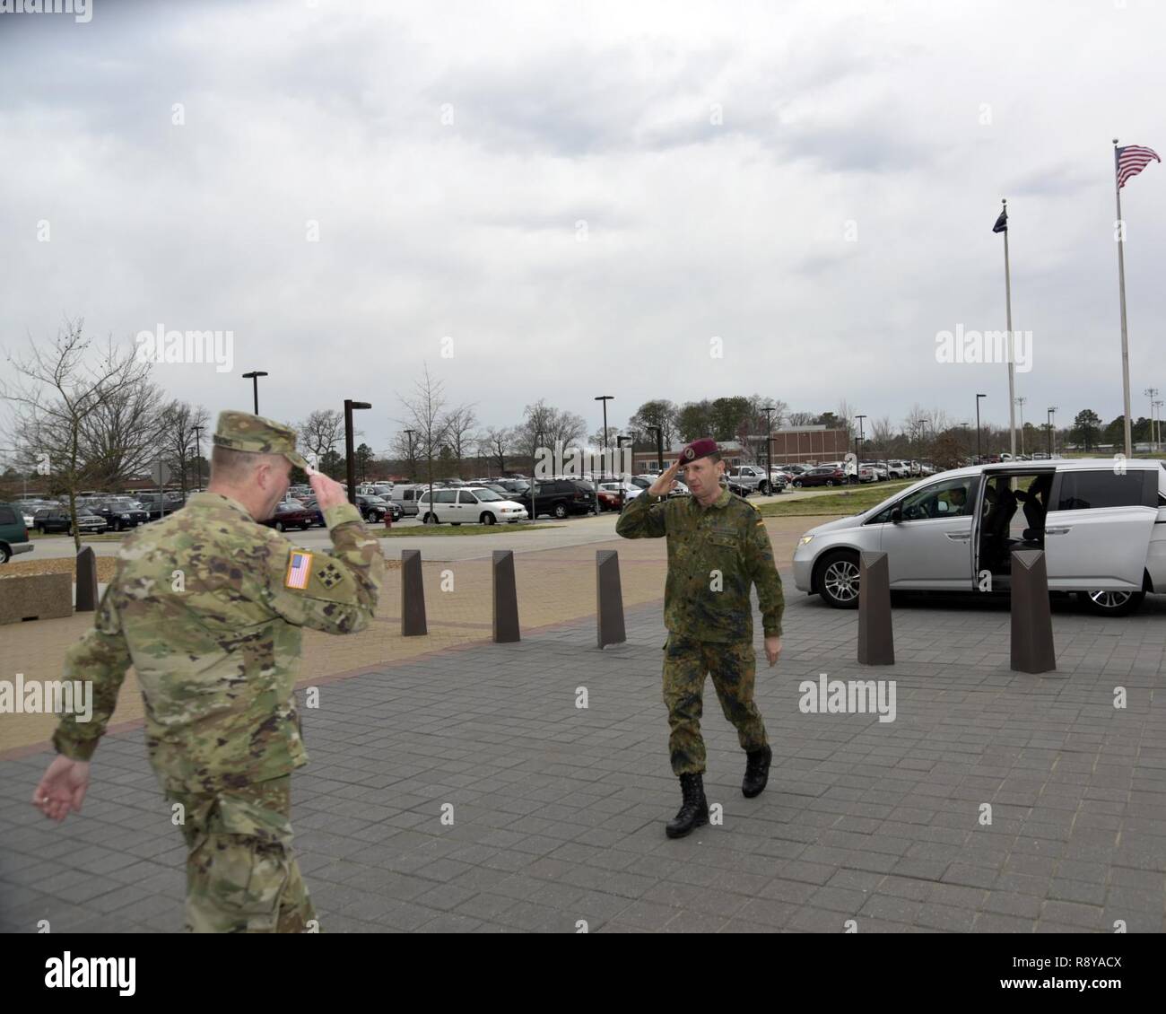 Tradoc commanding general hi-res stock photography and images - Alamy