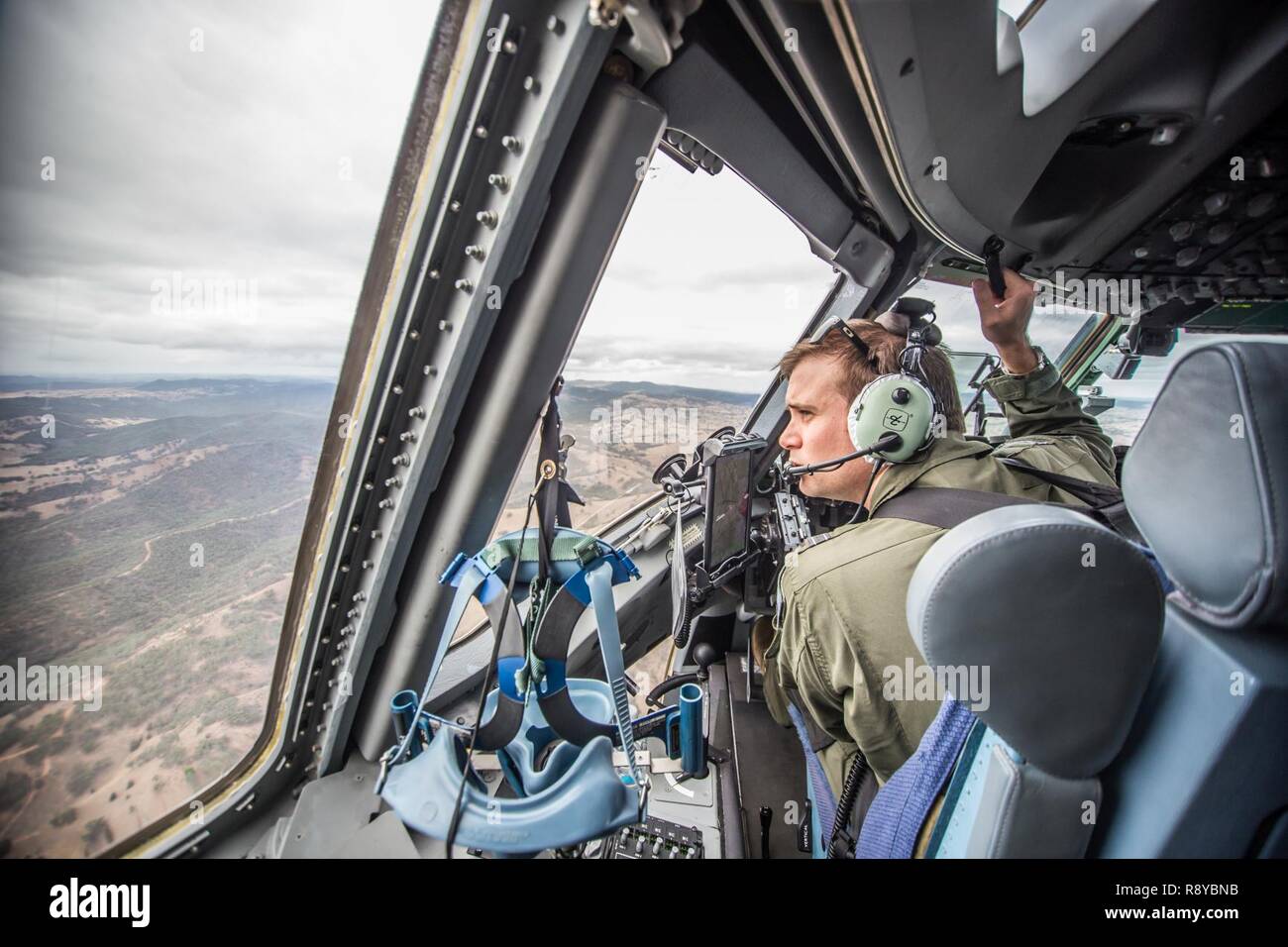 Royal Australian Air Force Flying Officer Doug Izatt, a C17 Globemaster ...