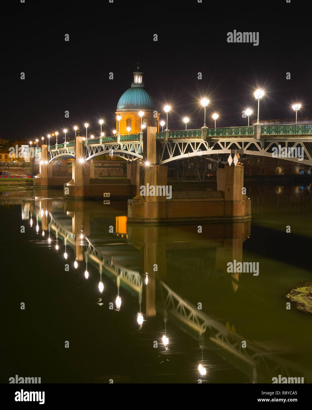Saint pierre bridge toulouse hi-res stock photography and images - Alamy