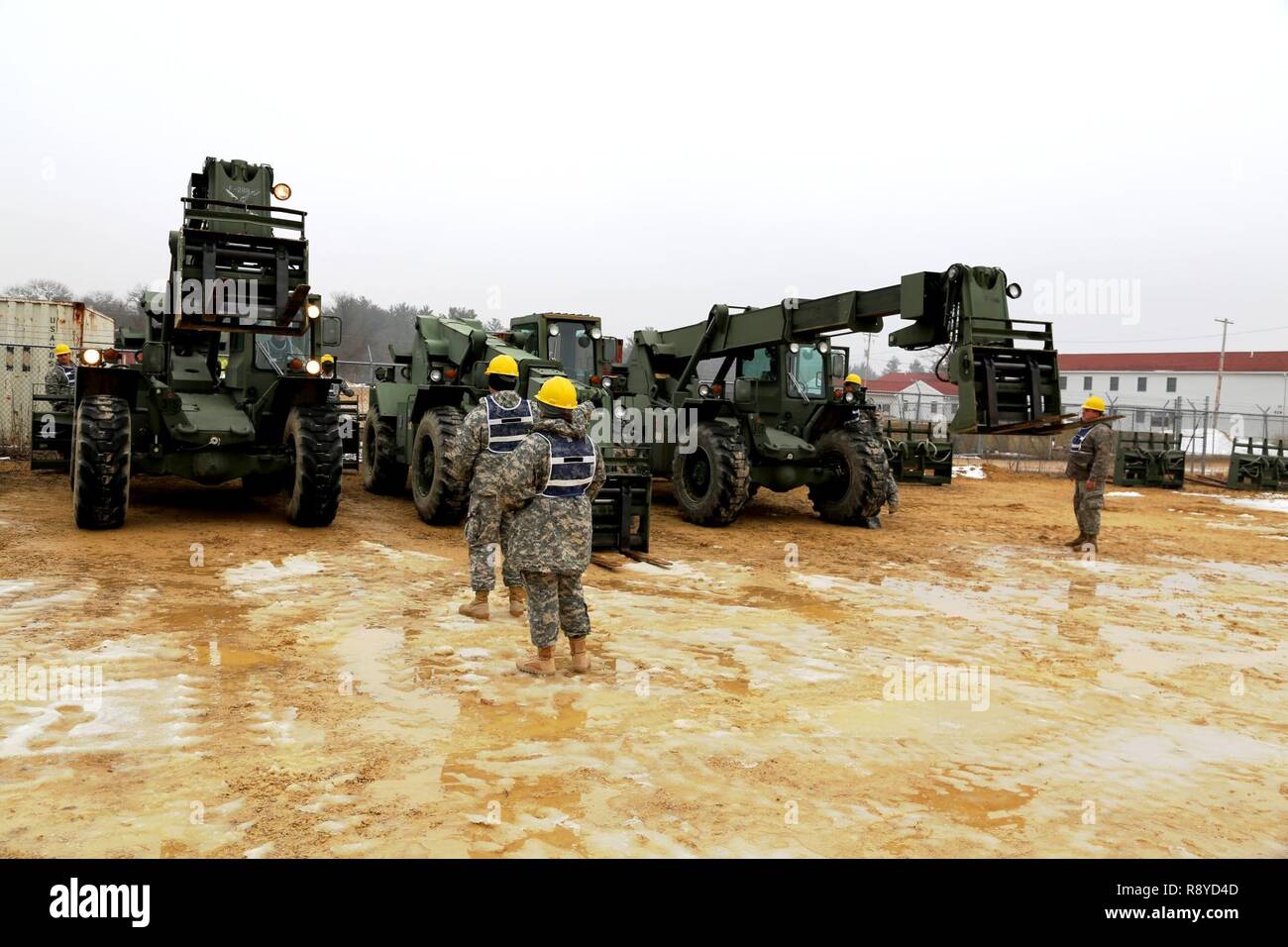 Students with the 13th Battalion, 100th Regiment’s 89B10 Ammunition ...