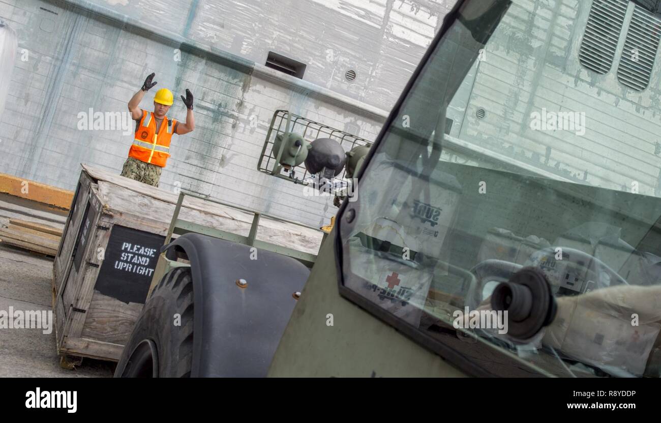 Navy cargo handling battalion nchb 1 hi-res stock photography and ...