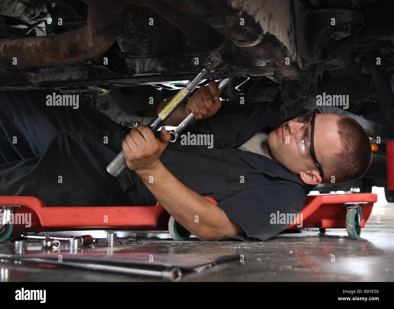 Repairing army vehicles hi-res stock photography and images - Alamy