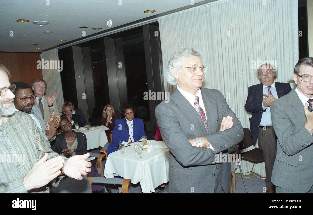 A PICTURE OF MAN FOLDING HIS ARMS FOLDED Stock Photo - Alamy