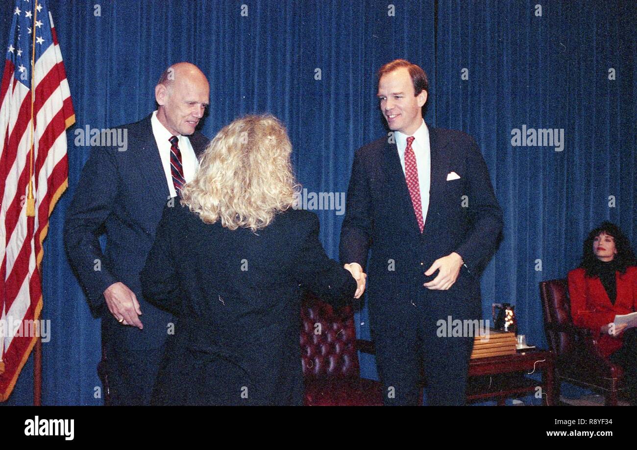 ROSKENS- END HUNGER AWARDS 1990 - Handshake to accept award Stock Photo ...
