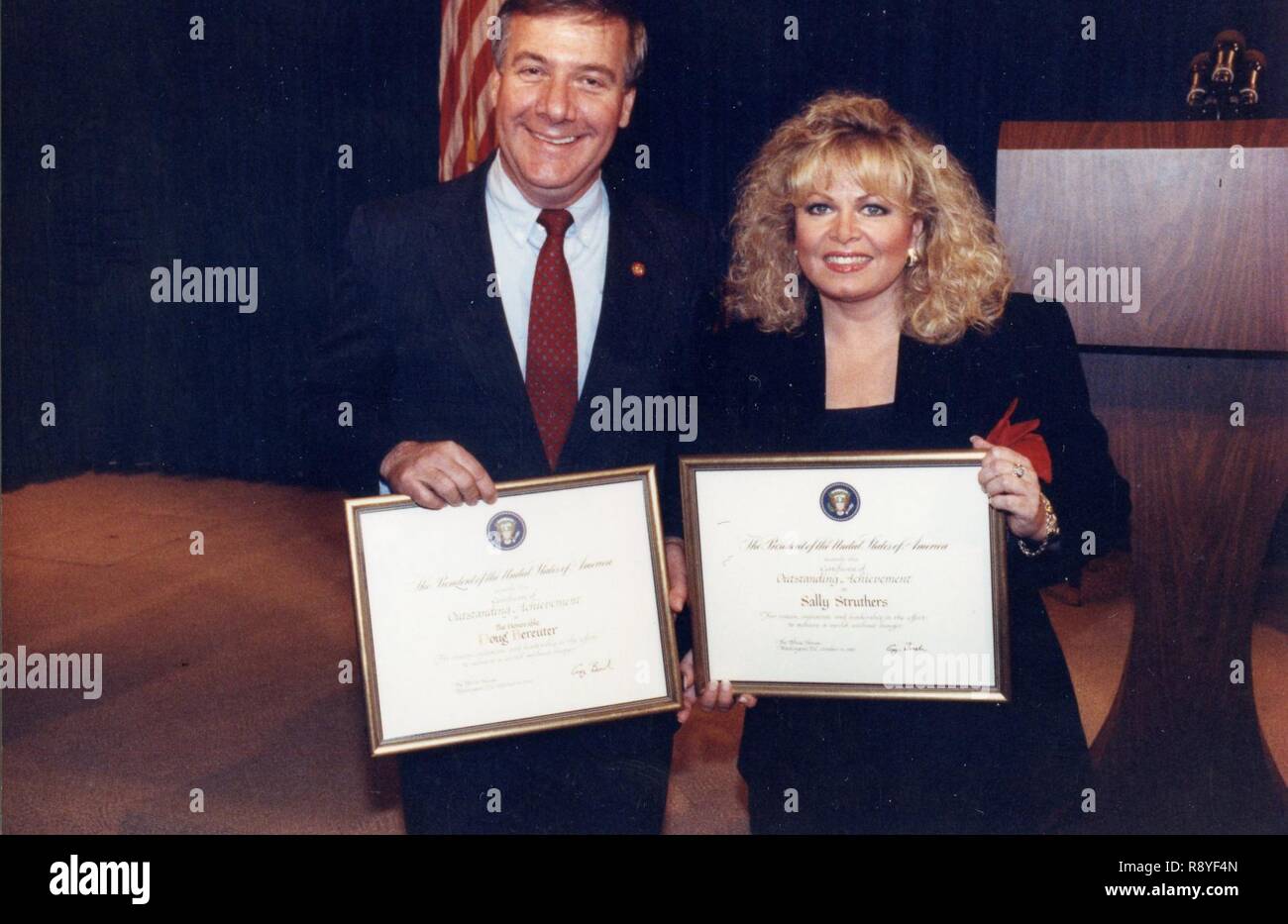 ROSKENS- END HUNGER AWARDS 1990 - Handshake to accept award Stock Photo ...