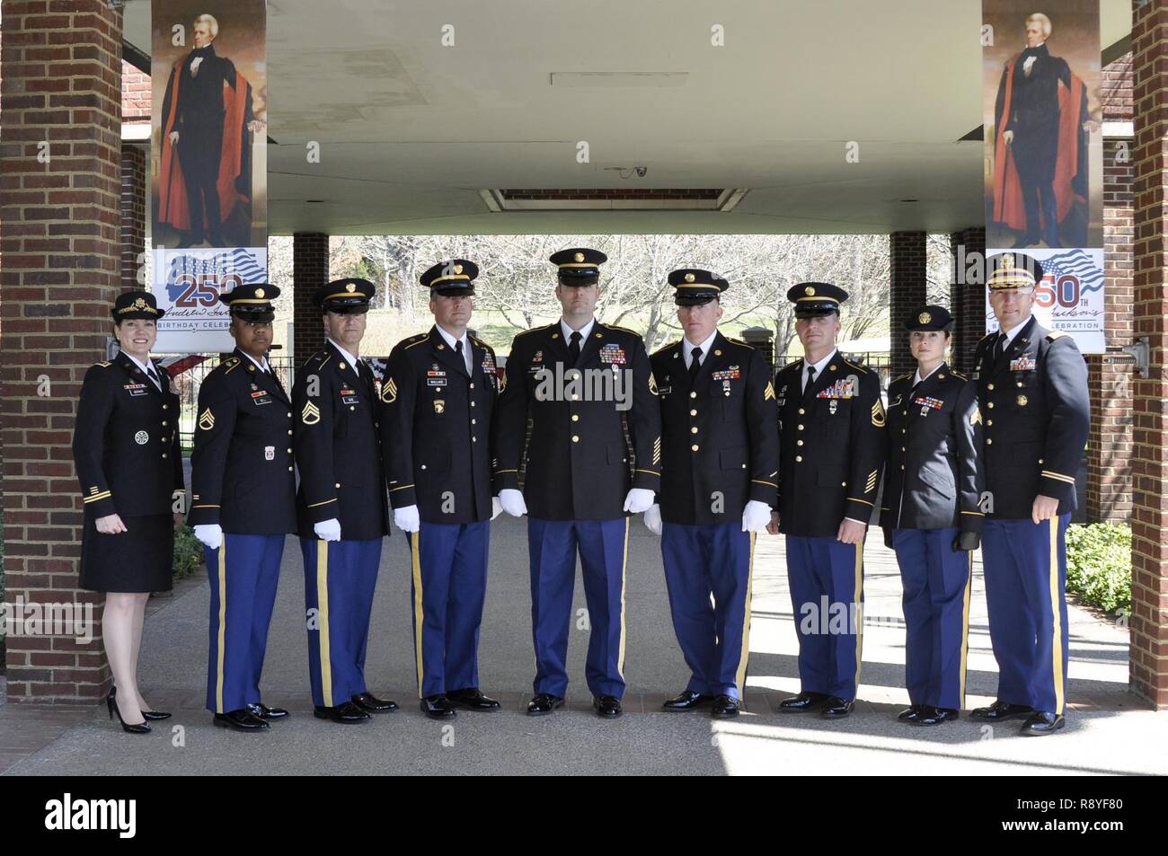 Members of the Tennessee Army National Guard color guard Stock Photo ...
