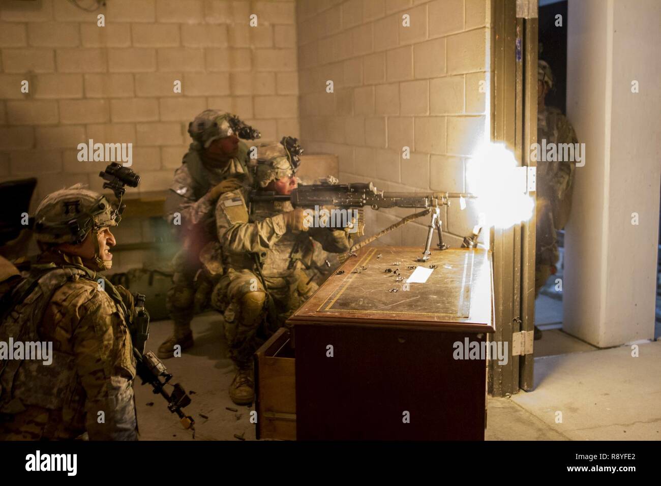 U.S. Army Soldiers assigned to the 101st Airborne Division (Air Assault ...