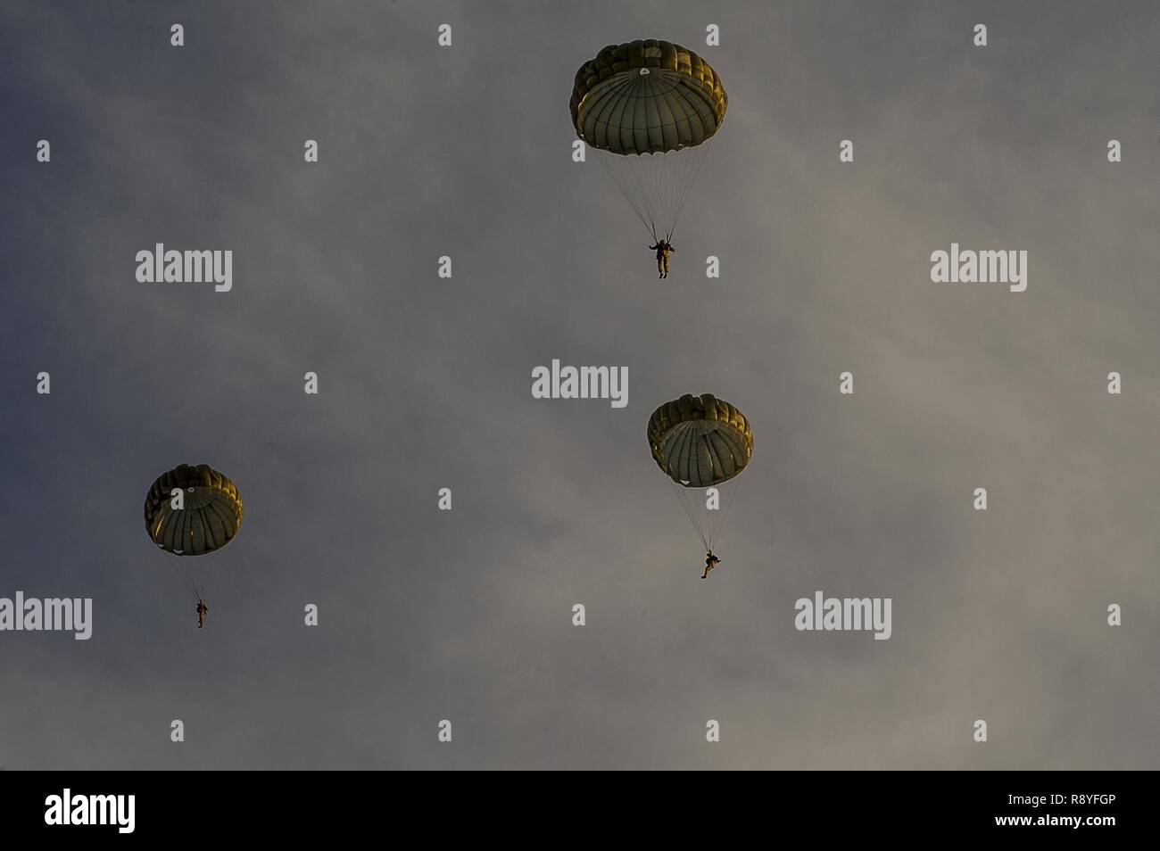 Soldiers from the 3rd Special Forces Group, Ft. Bragg, N.C., performs a ...