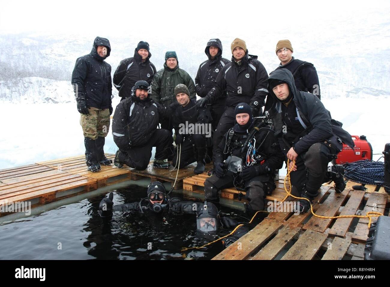Royal navy fleet clearance divers hi-res stock photography and images ...