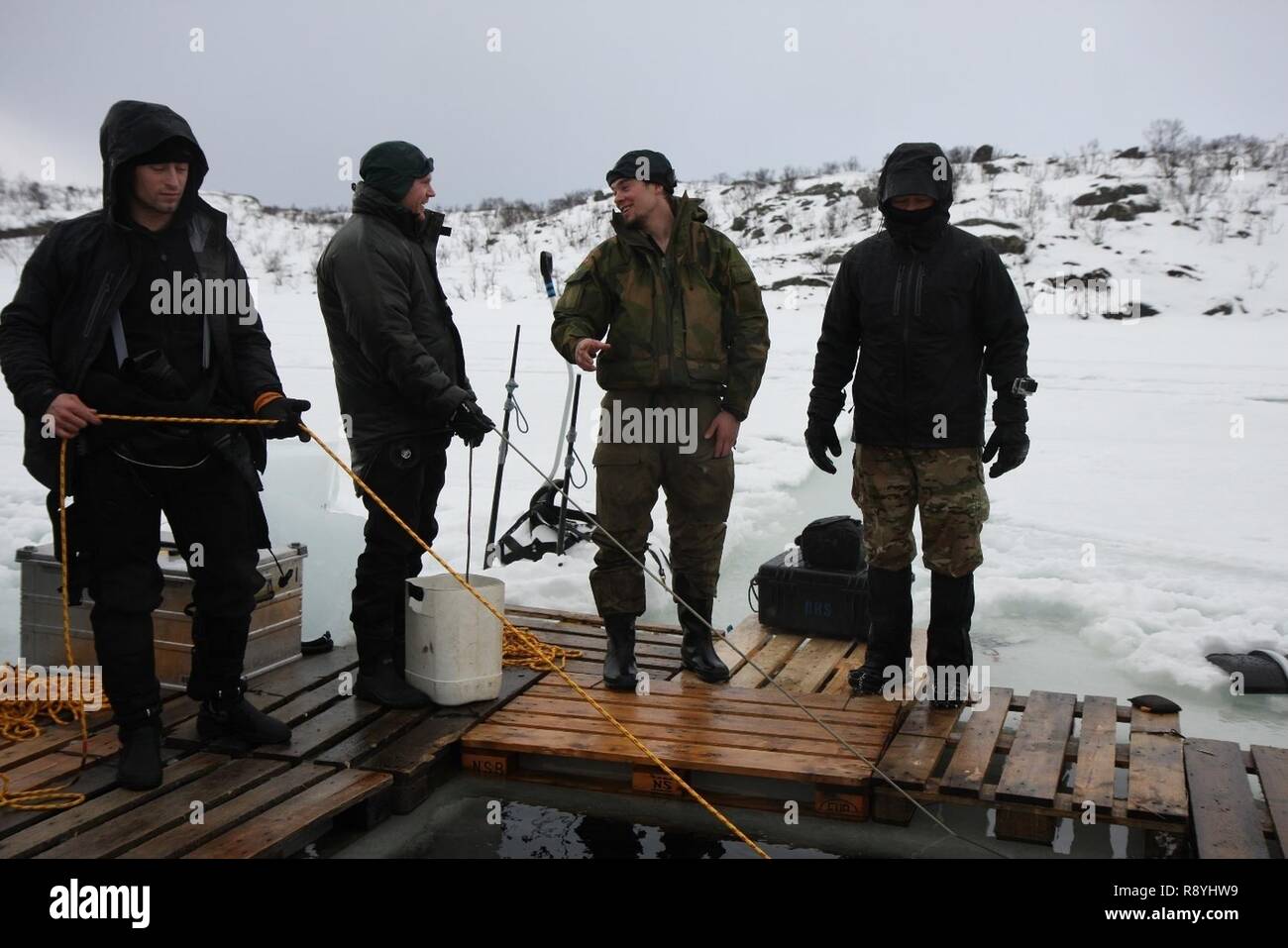 Royal navy fleet clearance divers hi-res stock photography and images ...