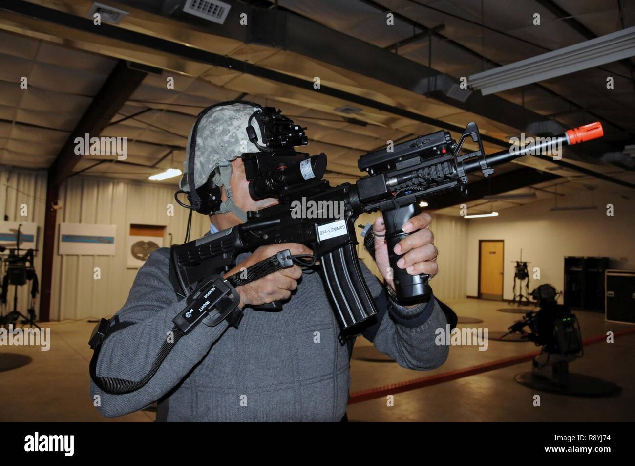 Dismounted soldier training system hi-res stock photography and images ...