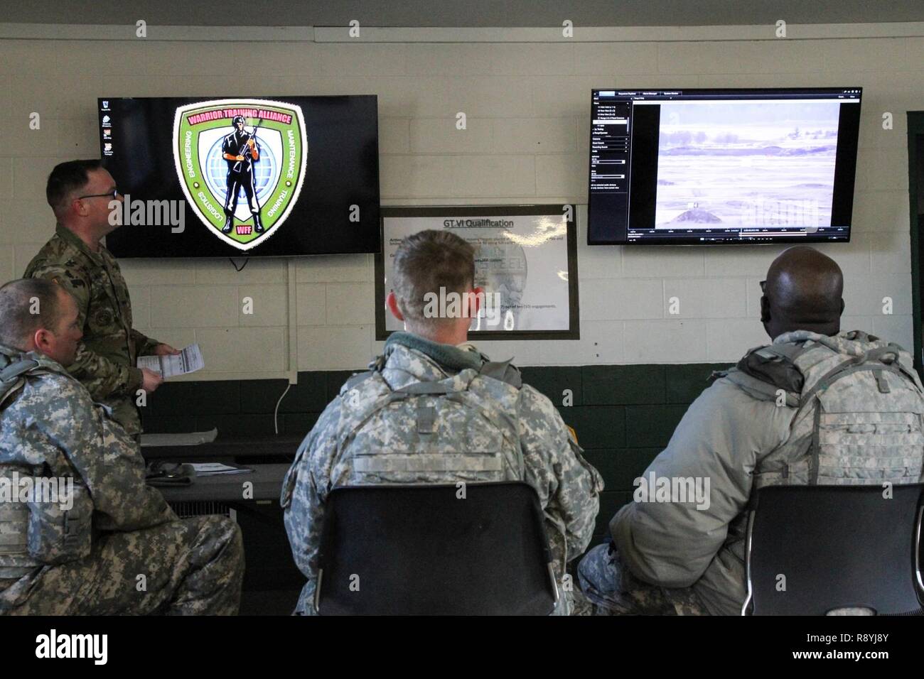 U.S. Army Reserve Soldiers with the 327th Engineer Company, 416th ...