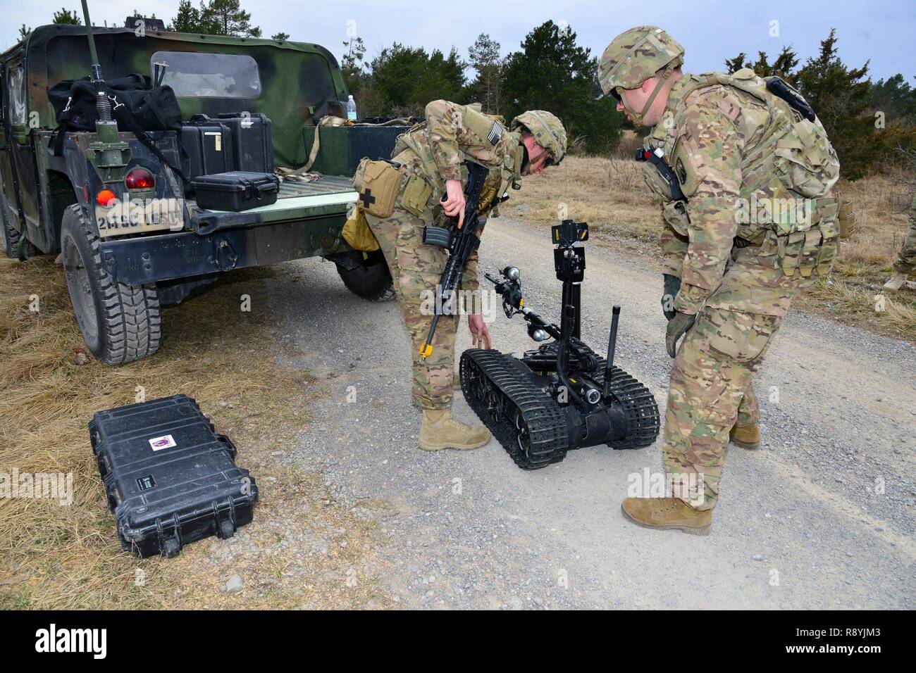 U.S. Army soldiers, assigned to the 702nd Ordnance Company EOD, 16th ...