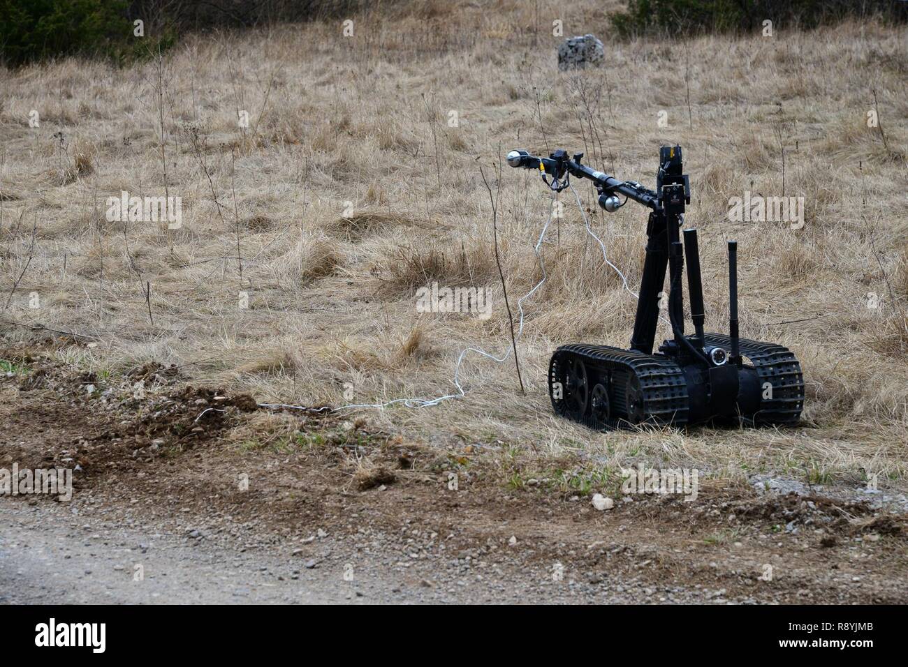 U.S. Army soldiers, assigned to the 702nd Ordnance Company EOD, 16th ...