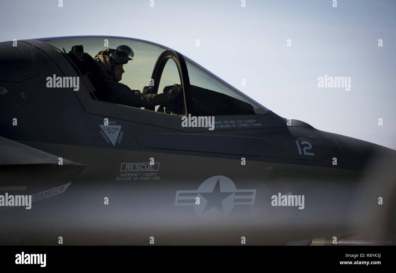 Marine strike fighter squadron 211 hi-res stock photography and images ...