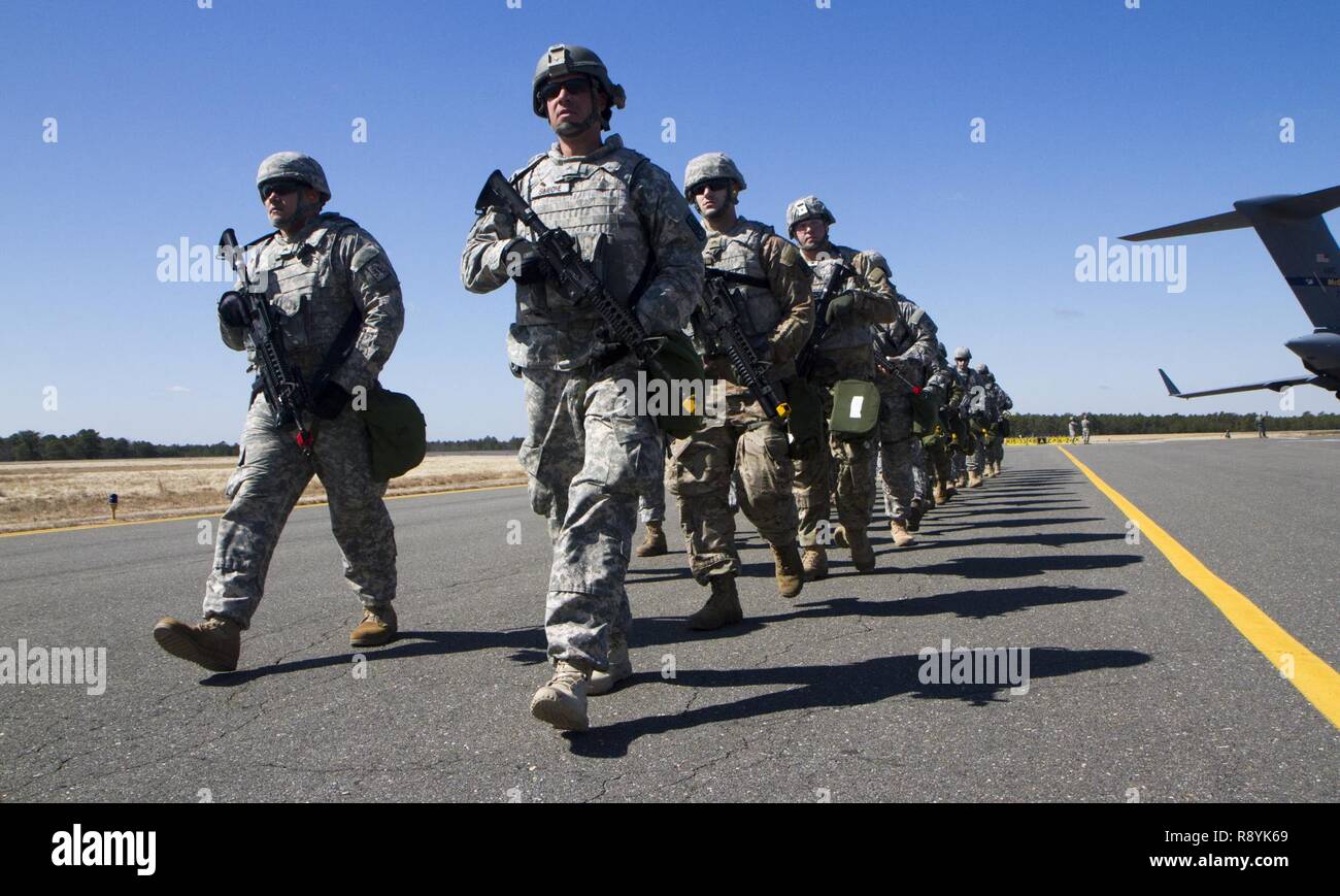 A platoon of military policemen assigned to 423rd Military Police Co ...