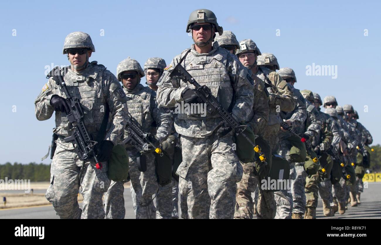 A platoon of military policemen assigned to 423rd Military Police Co ...