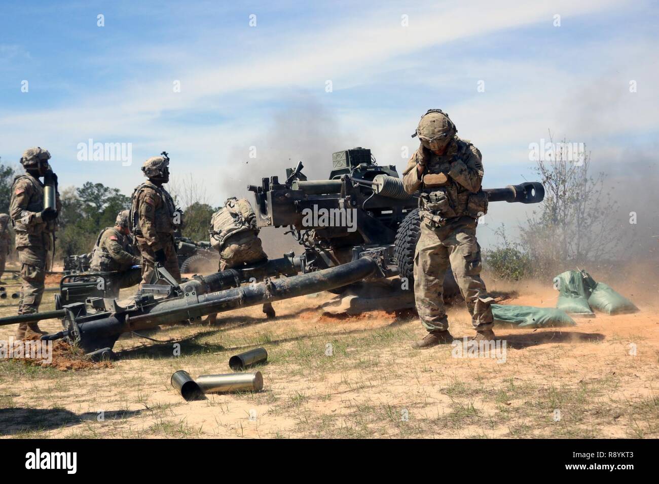 Artillerymen with Alpha Battery, 1st Battalion, 9th Field Artillery ...