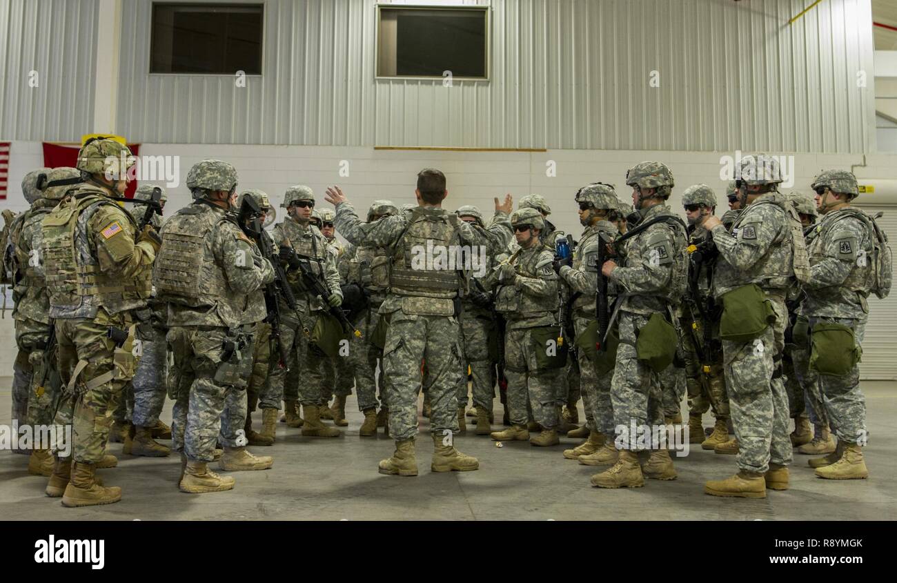 U.S. Army Reserve Soldiers assigned to the 423rd Military Police ...