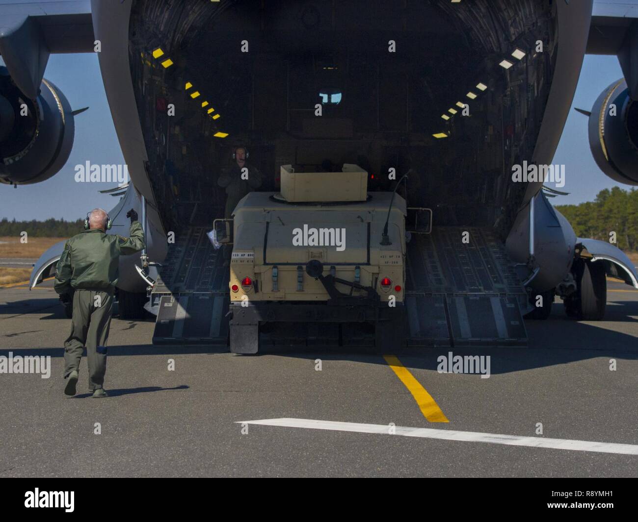 U.S. Army Reserve Soldiers assigned to the 423rd Military Police ...