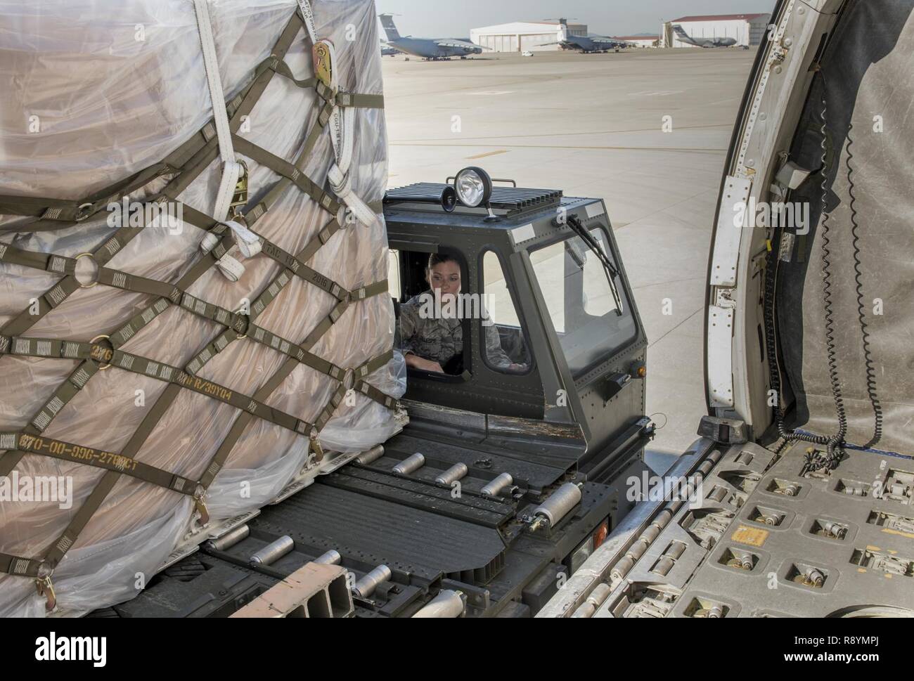 60k tunner aircraft loader hi-res stock photography and images - Alamy