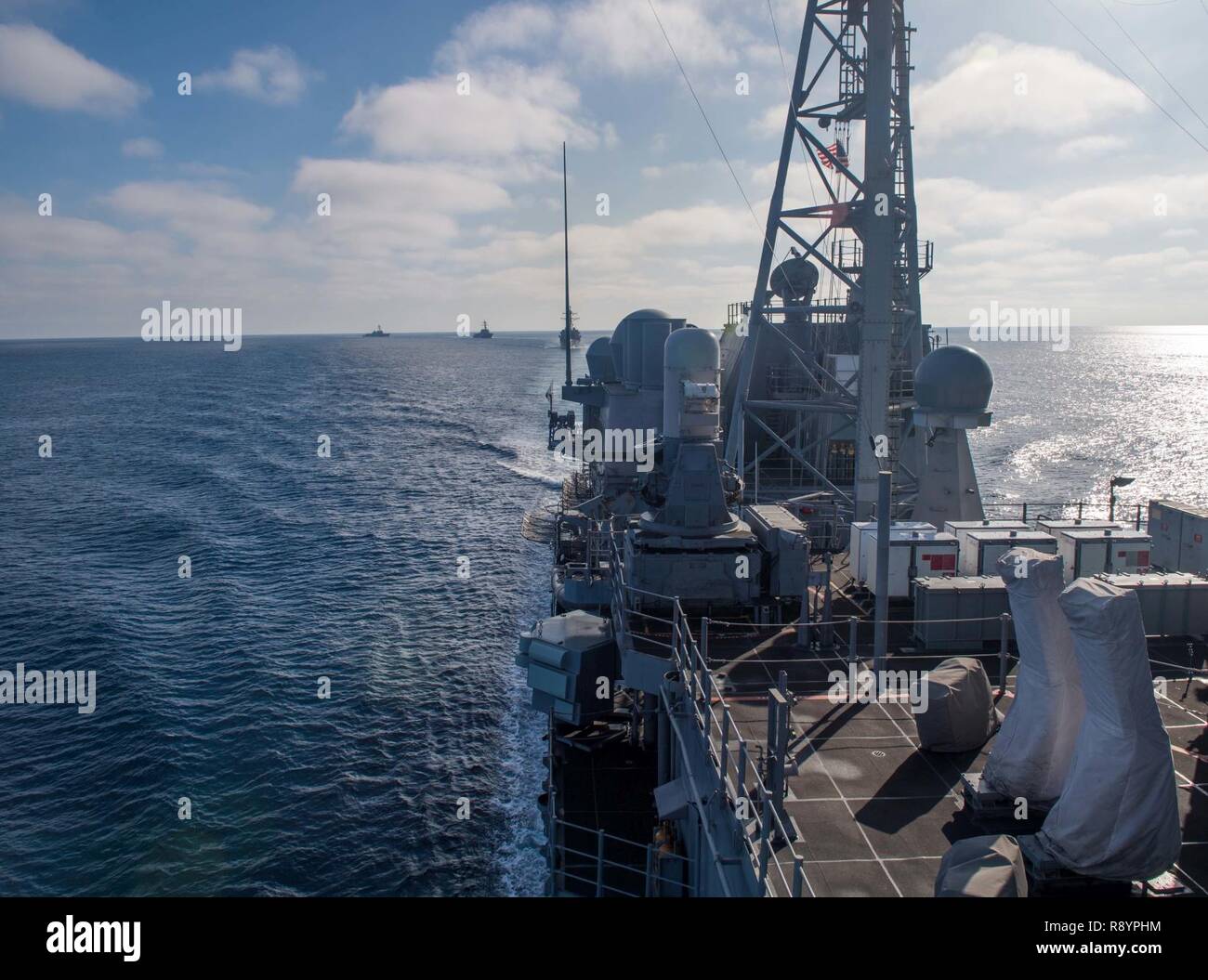 PACIFIC OCEAN (March 19, 2017) The guided-missile cruiser USS Princeton ...