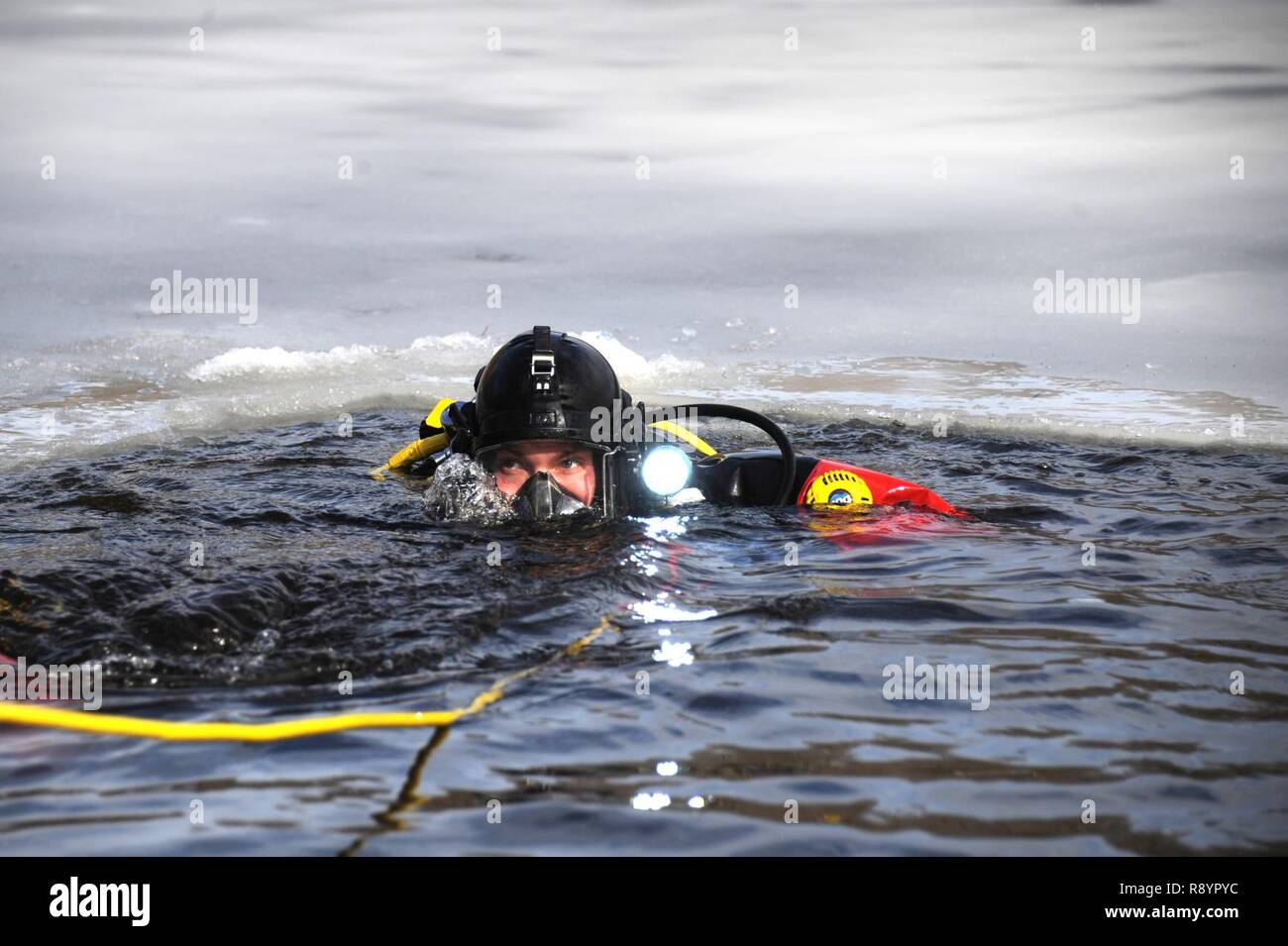 Fire department dive team hi-res stock photography and images - Alamy