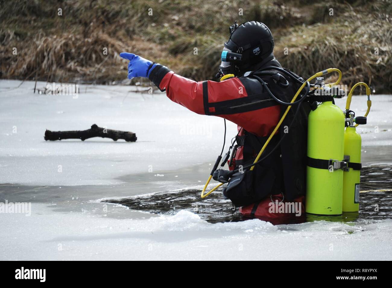 Fire department dive team hi-res stock photography and images - Alamy