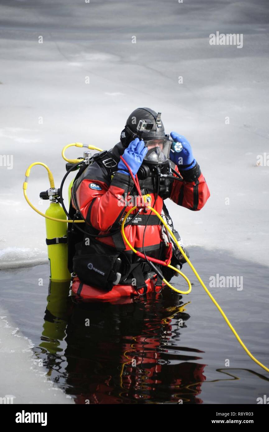 Fire department dive team hi-res stock photography and images - Alamy