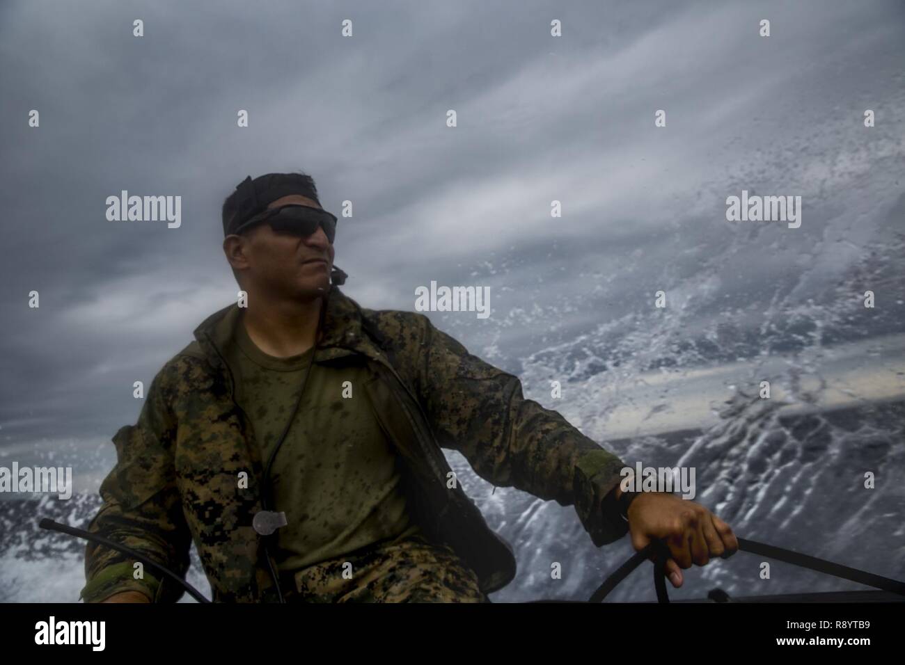 Helo casting hi-res stock photography and images - Alamy