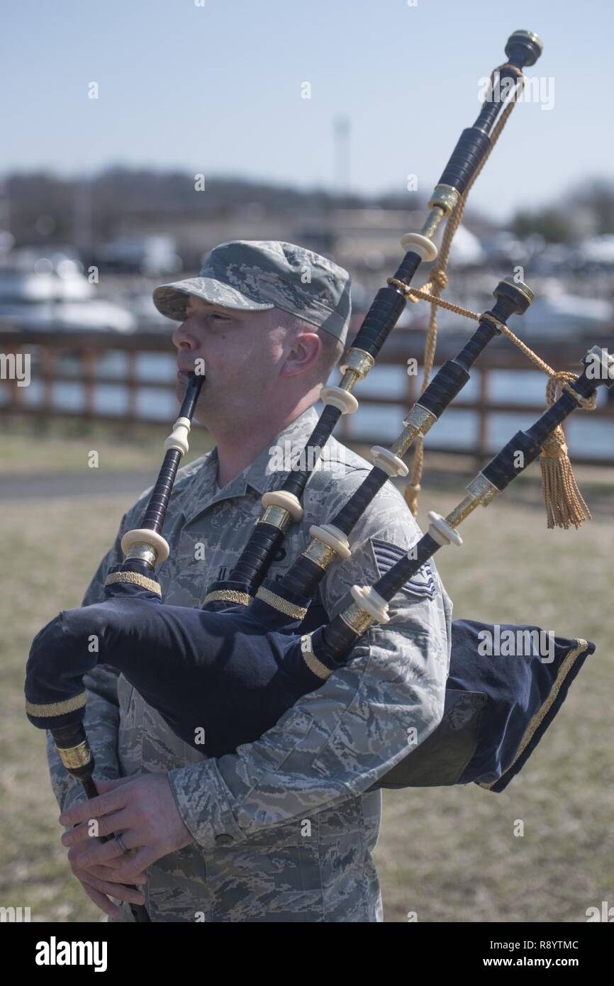 Usaf bagpipe band hi-res stock photography and images - Alamy