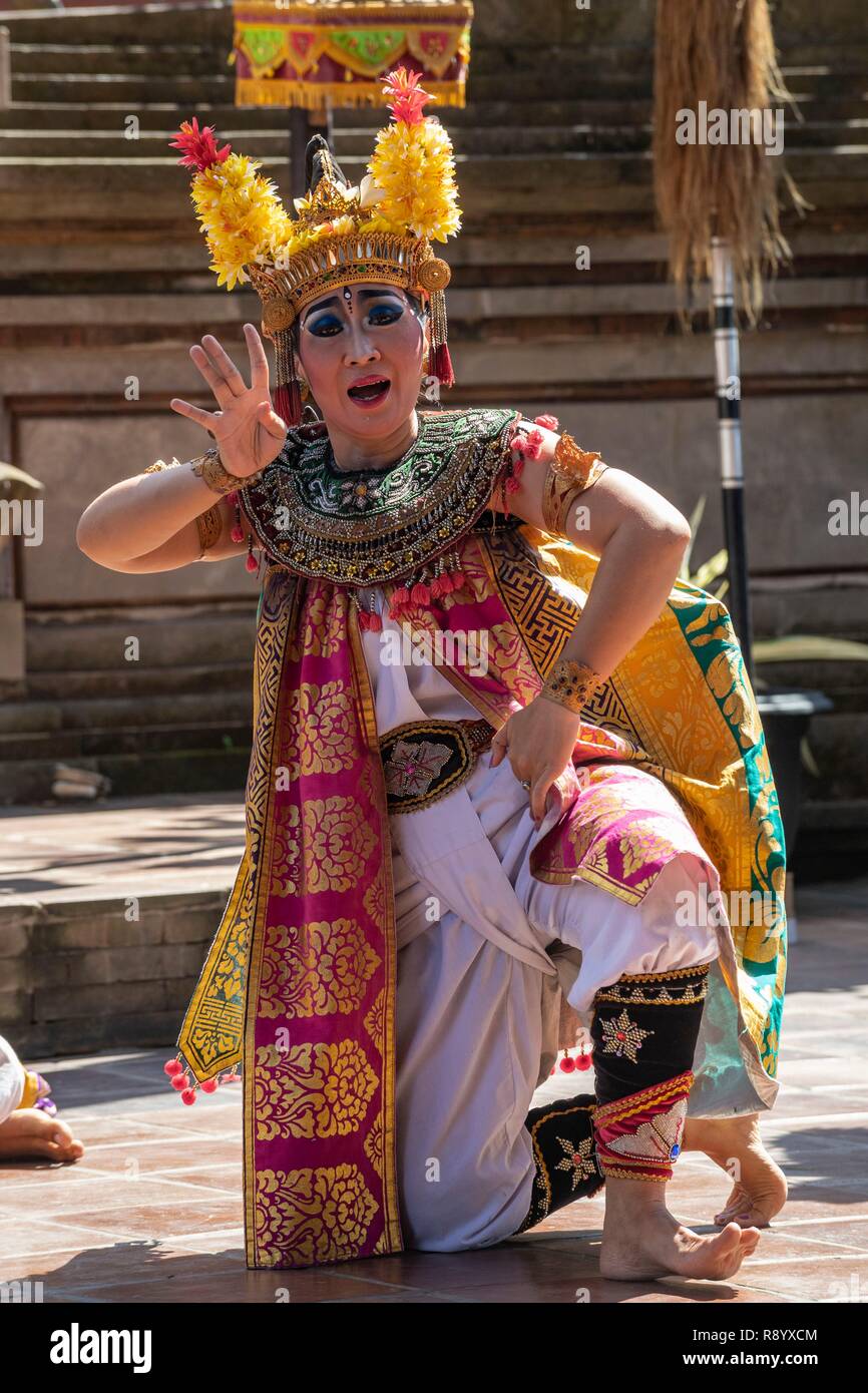 Indonesia, Bali, Ubud, Barong dancer (traditional dance Stock Photo - Alamy