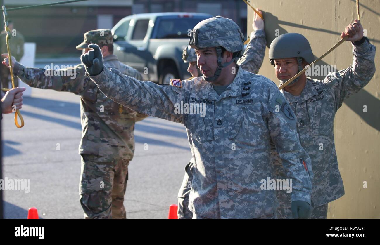 Us army paratrooper hi-res stock photography and images - Alamy