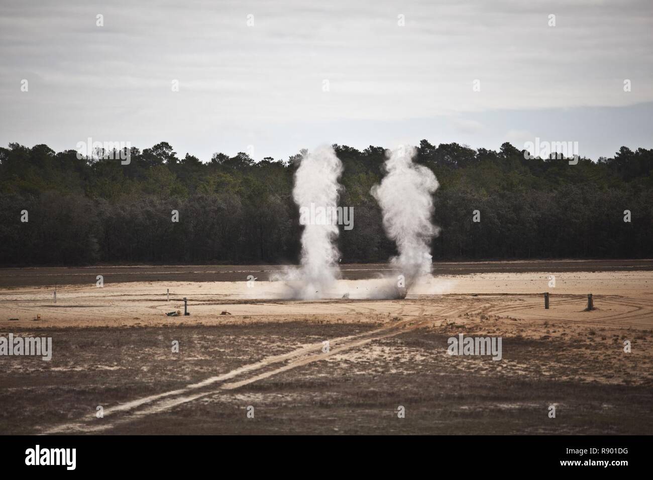U.S. service members attending Naval School Explosive Ordnance Disposal ...