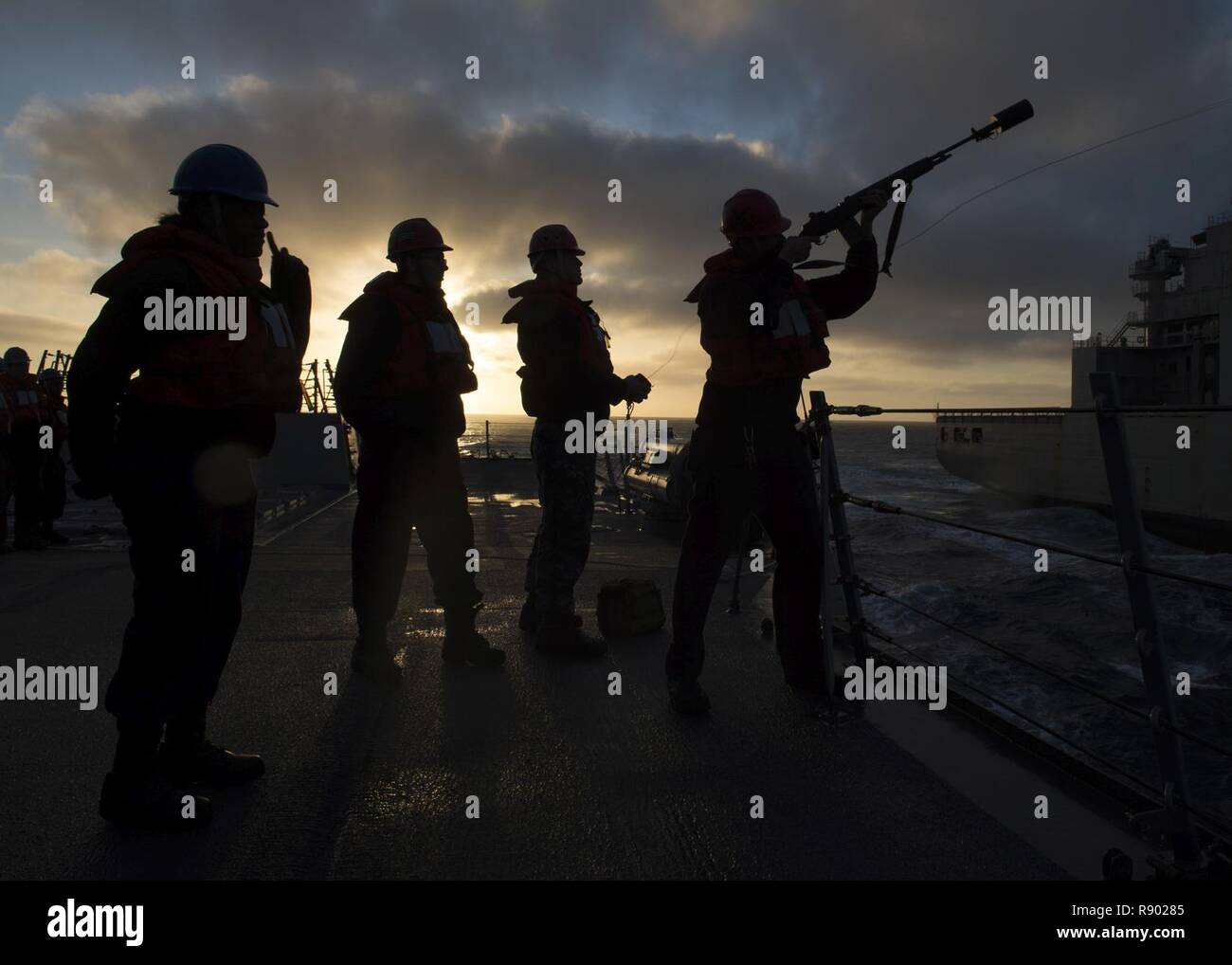 Uss maddox hi-res stock photography and images - Alamy