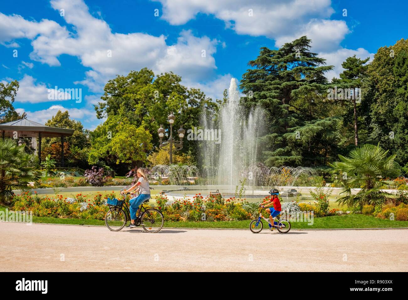 Grand rond point hi-res stock photography and images - Alamy